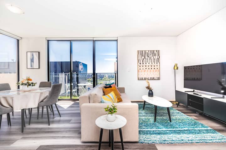 Luxury 1 Br -Opp Train Station, Free Parking - Sydney