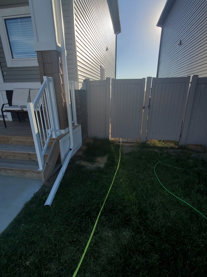 License Basement Suite With Private Entrance - Regina