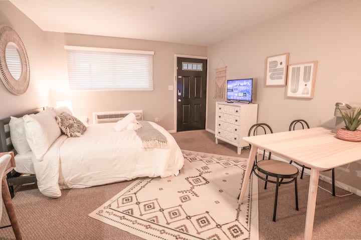 Quiet Monthly Osu Studio W/ Wifi & Parking - Columbus, OH