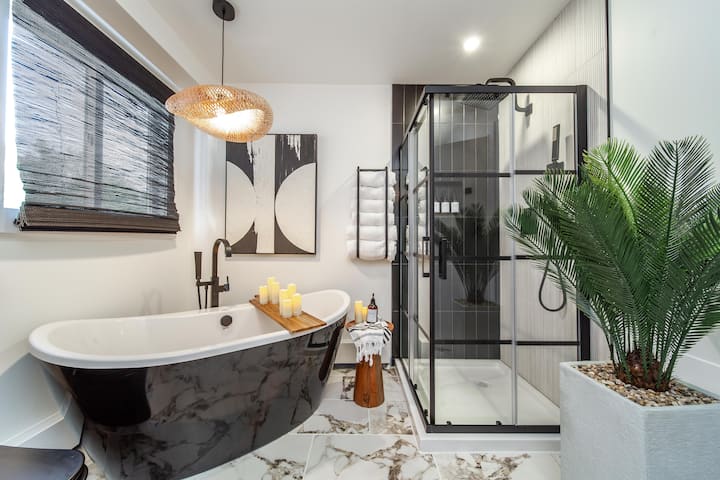 Boutique Hotel:entire House With Suites 1,2&3 - Alberta