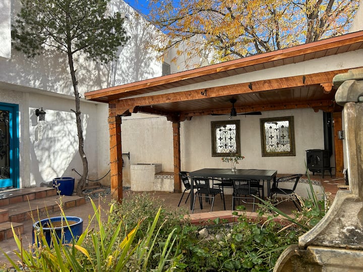 New! Foothills Townhouse Perfect For Longer Stays! - Albuquerque, NM