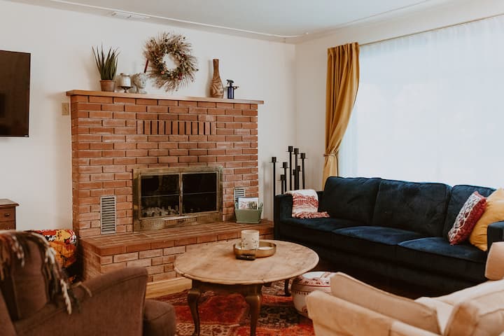 Charming Downtown Home With Outdoor Oasis - Redding, CA