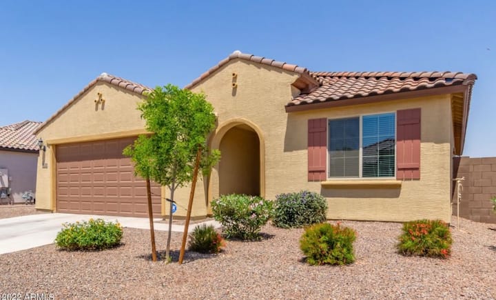 Beautiful Open Floor Plan 2 Bedroom Home - Buckeye, AZ