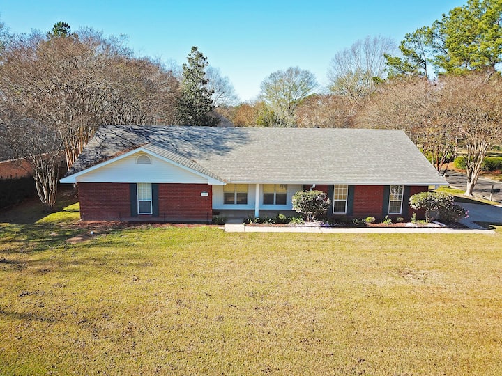 Mid-town Mansion (Off Lamy Ln)-3br/2ba 2015sq Ft - Monroe, LA