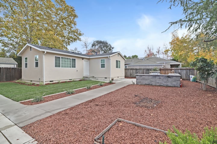 Home Away From Home 2 Bedroom House With 1 Bath - Concord, CA