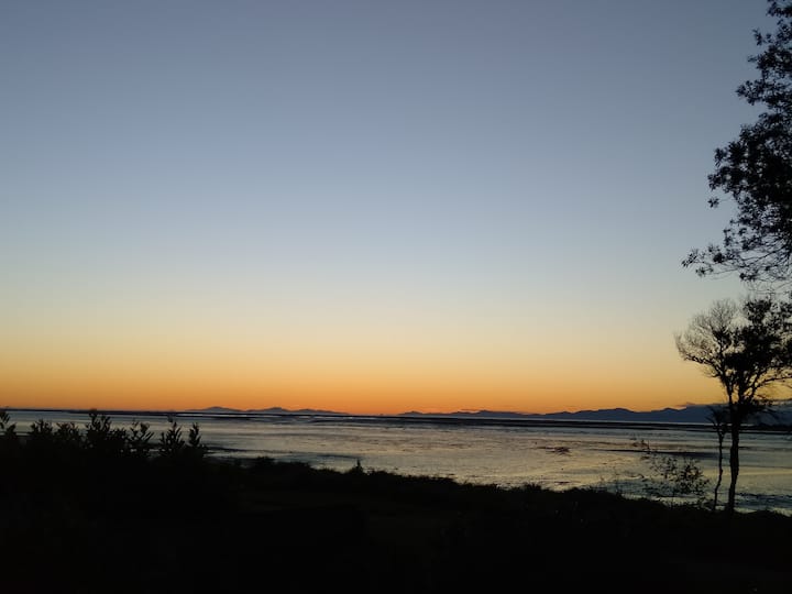Seaside Home With Stunning Views & Relaxed Feel - Motueka