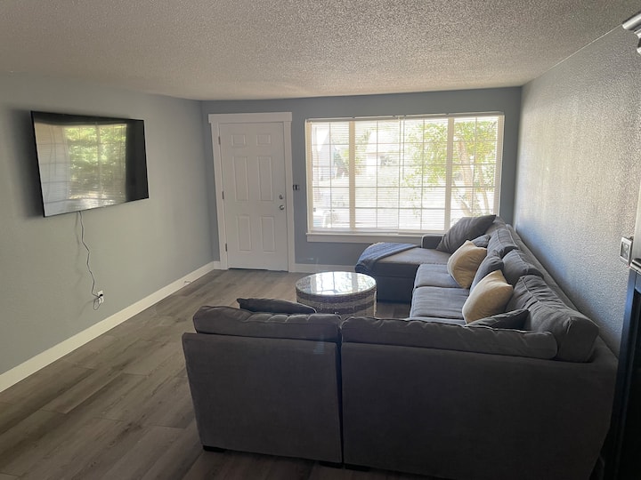 Cozy 3 Bedroom 1 Bath House With Sleeping For 4. - Tacoma, WA