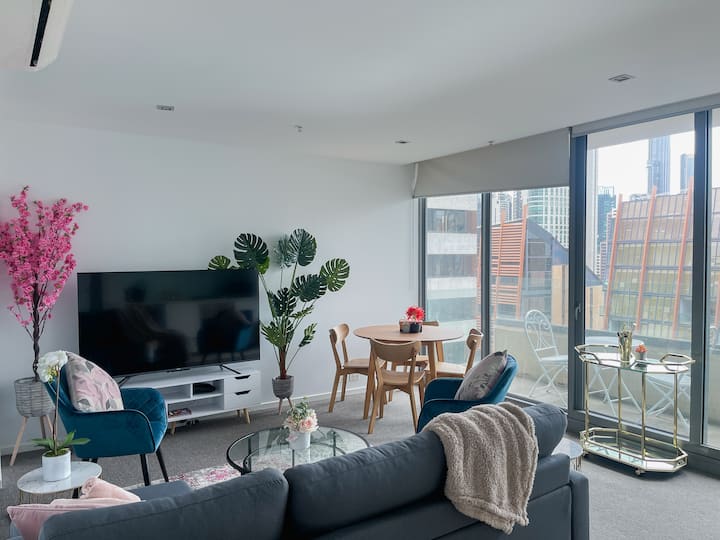 Spacious & Bright On Flinders St + Pool & Parking - Melbourne