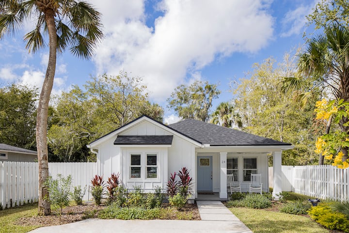 The Happy Cottage 3 Bedrooms / 2 Full Bathrooms - St. Augustine, FL