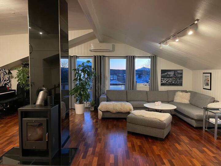 Stor Leilighet Med
3 Soverom. 
Fri Parkering. - Tromsø