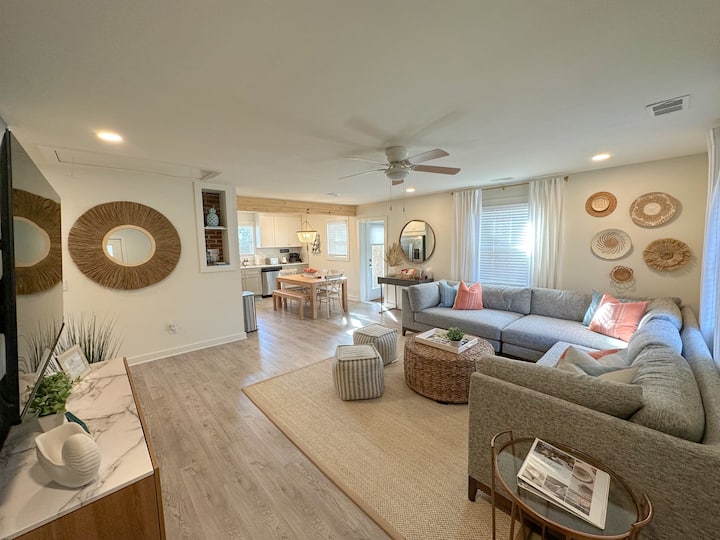 Cozy Cottage In Park Circle - North Charleston, SC