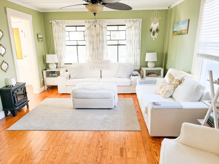 Cozy, Cherished Home - Atlantic Beach, Rhode Island