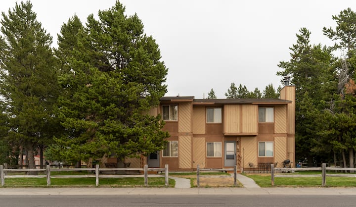 3 Level Condo With 4 Beds. - West Yellowstone, MT