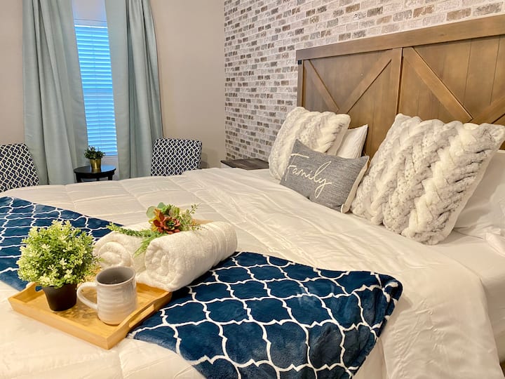 Renovated Home | King Beds | Fast Wi-fi, Long Stay - Eastvale, CA