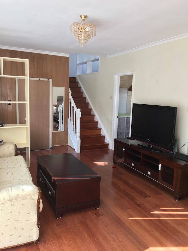 Lovely 4-bedroom Condo With Indoor Fireplace - Forest Hill