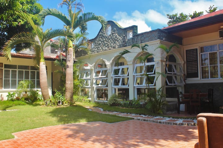 Hidden Sanctuary: Vacay Home W/ Garden Near Beach - 拉烏尼翁