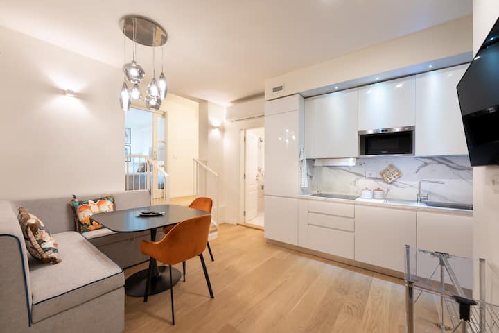 Duomo Apartment - 2bdr 2bth - 1 Minutes From Duomo - Florence
