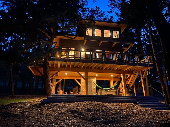 Upscale Mountain Treehouse / Fire Pit & Hot Tub - Evergreen, CO