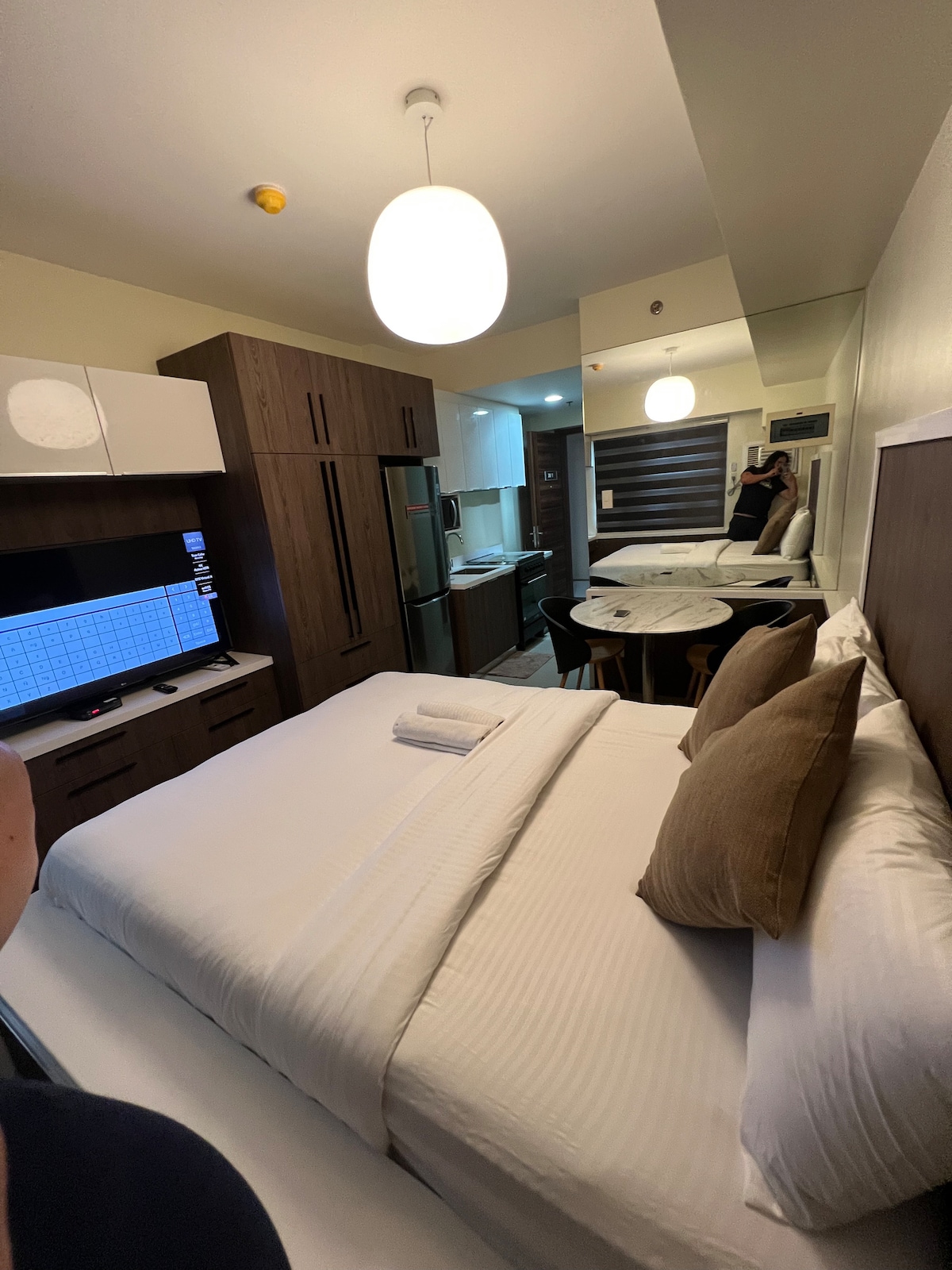 Horizons101 Modern studio unit 2 byBennodette - Condominiums for Rent ...