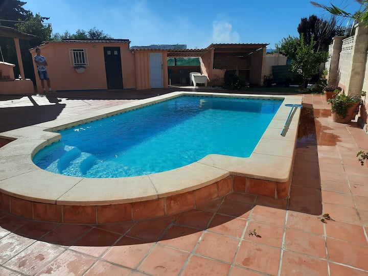 Private Villa With Heated Pool Close To The Beach. - Gandie