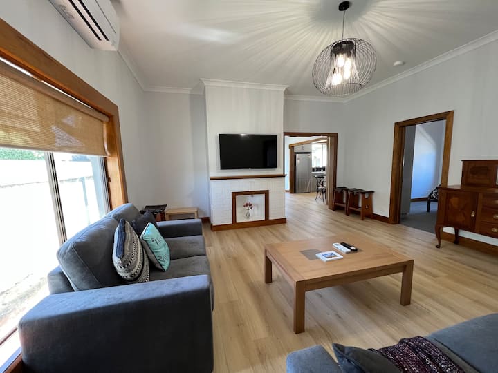 Stone And Wood Cottage - Mount Gambier