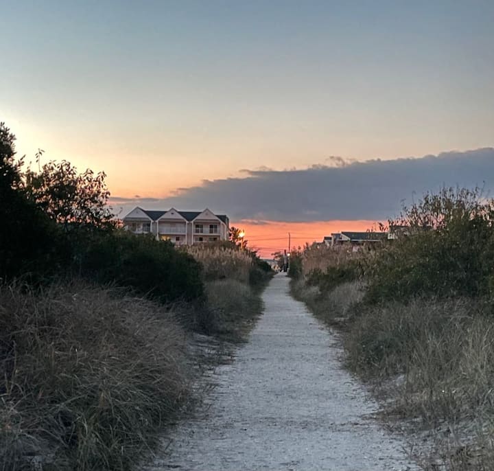 Ocean View 2 Br 2 Bath Condo Steps To The Beach - Brigantine, NJ