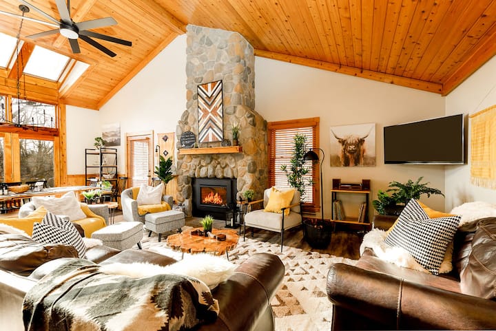 Hot Tub-fireplace-game Room! Winter Fun! - Illinois