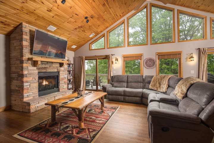 Bearly Made It Cabin - Walk To The Slopes! - Boone, NC