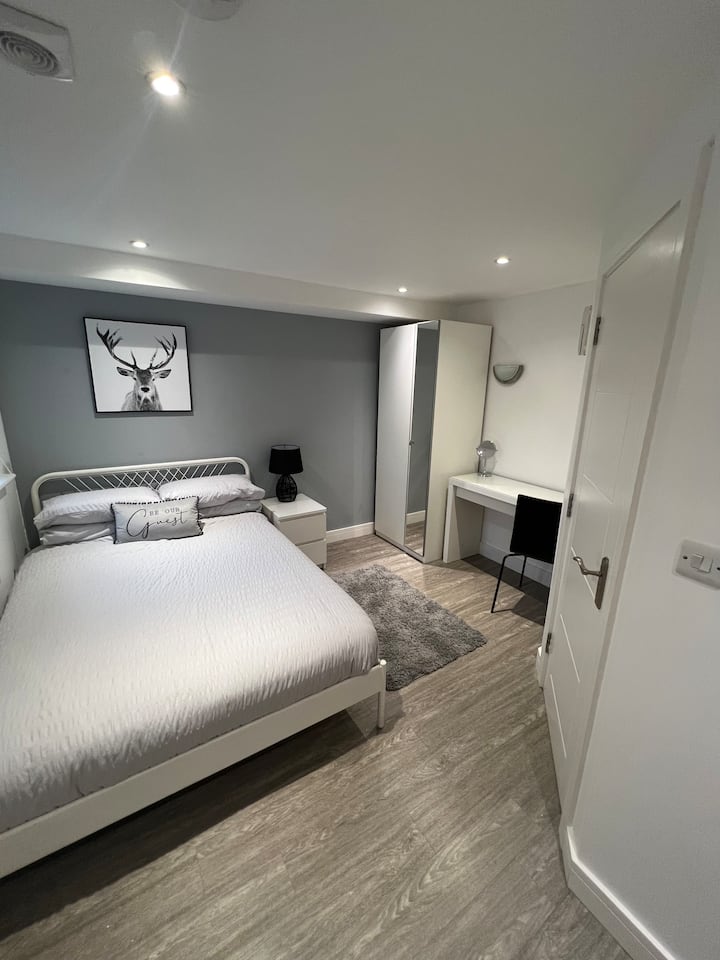 4 Studio King Bed, 50m From Airbus, Bus Stop 20m, - Bristol
