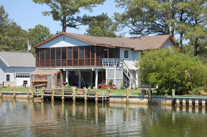 Tiki Time- Canal Front W/tiki Bar - Chincoteague, VA