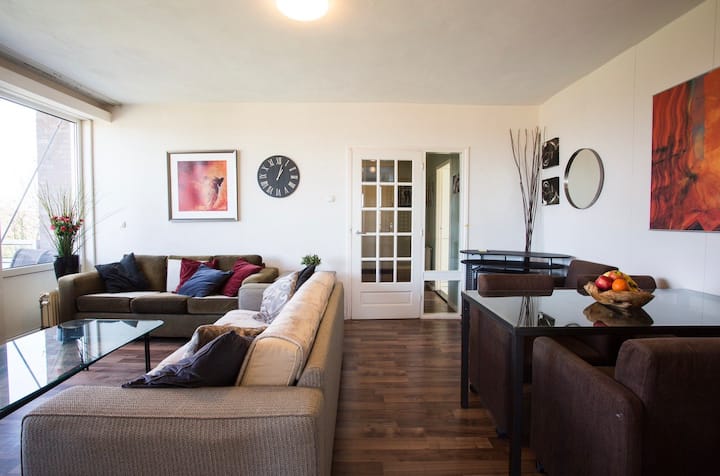Bright 4 Bedrooms, 7 Single Beds, 3 Balconies - Castricum
