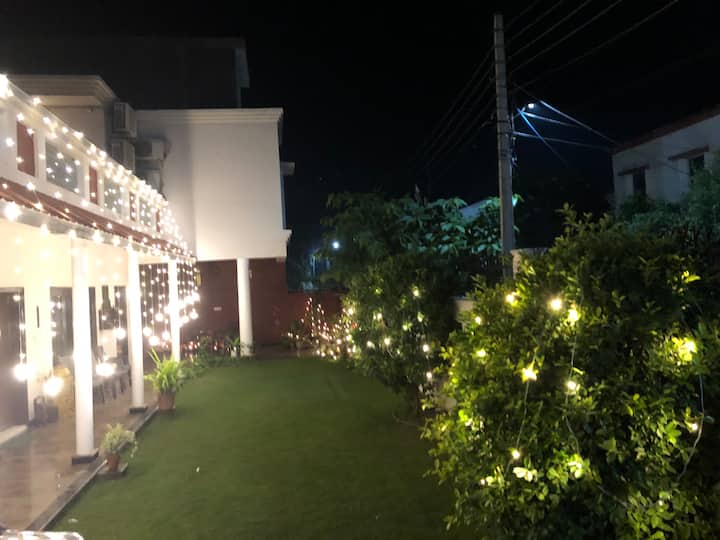 Darren's Place - Agra