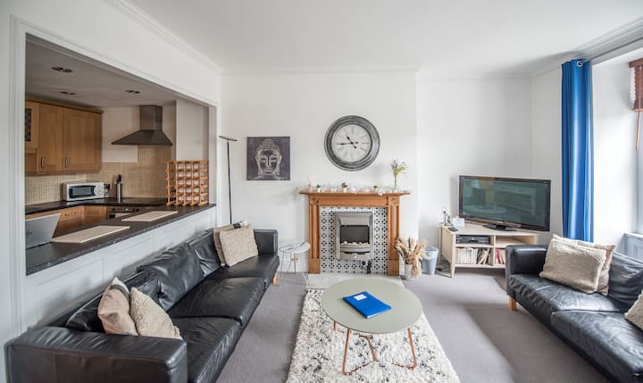 Grosvenor Pad - 2-bedroom Flat On Street Parking - Bath