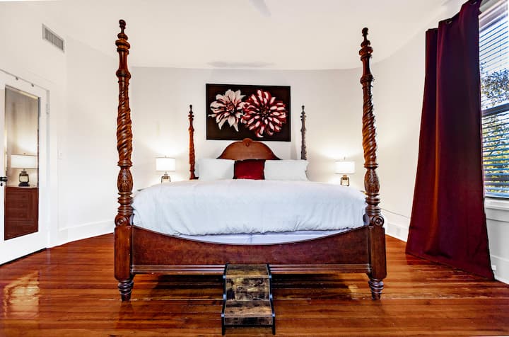 Beautiful Historic Downtown Apt - Walk Everywhere - Gainesville, FL