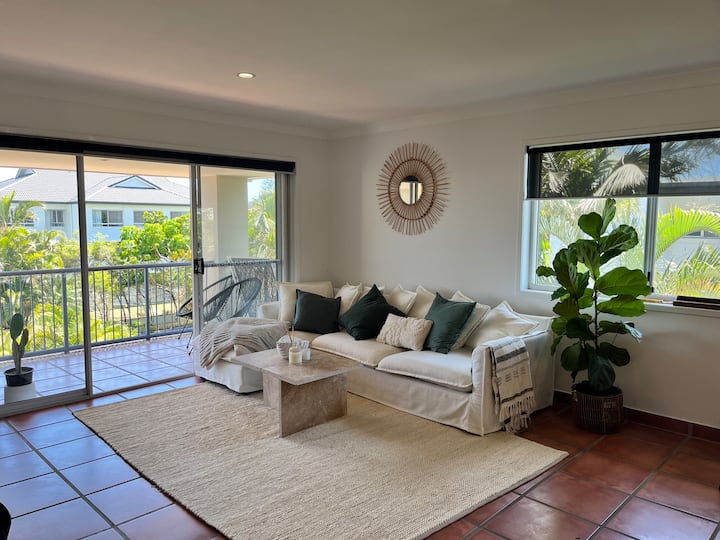 Beachside 2 Bed 2 Bath Retreat W Pool - Gold Coast