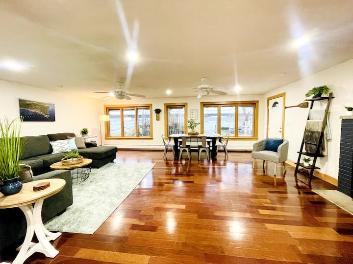 New Lakefront Home In Bemus W/ Dock - Sleeps 12 - Bemus Point, NY