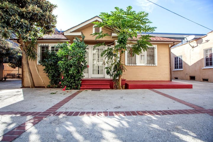 2 Bed Bungalow In East Hollywood - Burbank, CA