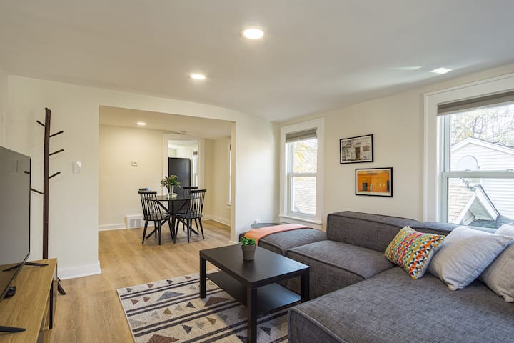 Updated 2-bdrm Upper Unit *Heart Of Ferndale!* - Royal Oak, MI