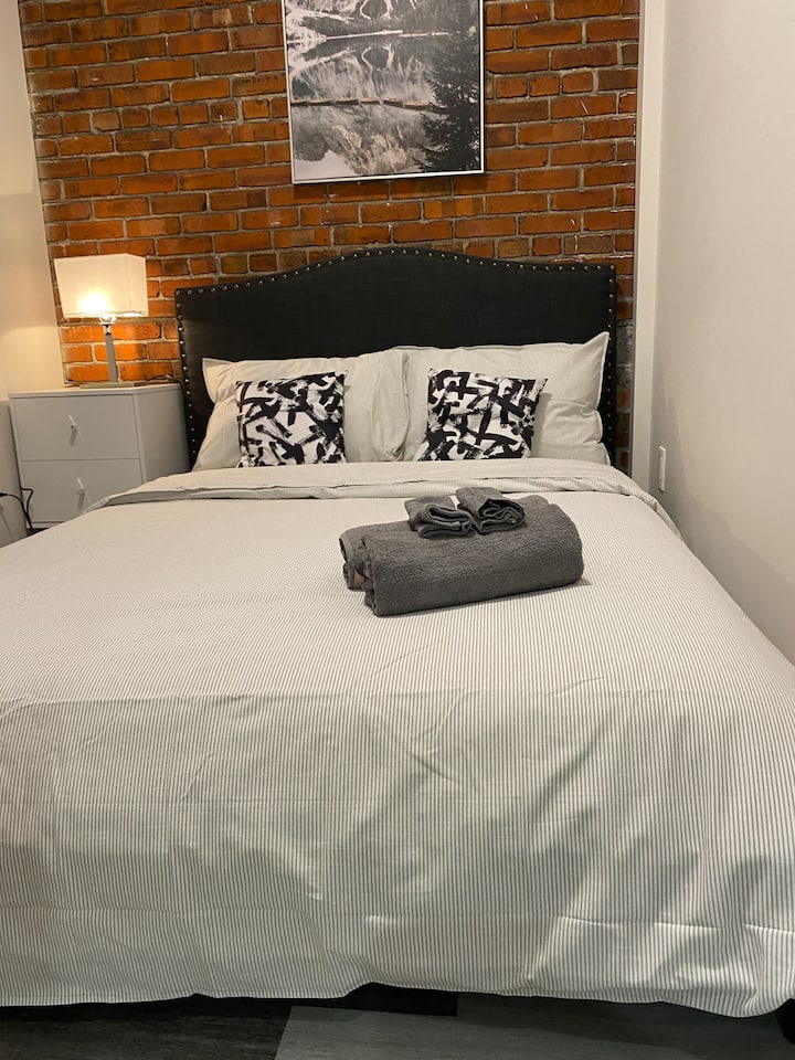 Decarie Iv-6 | Entire 1 Bedroom Apartment - Montreal