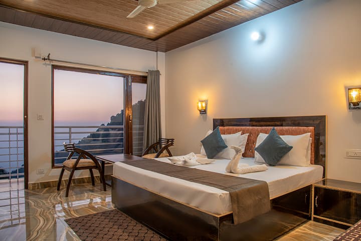 5-bdrm Cottage I Kasauli I Open Terrace I Garden - Kasauli