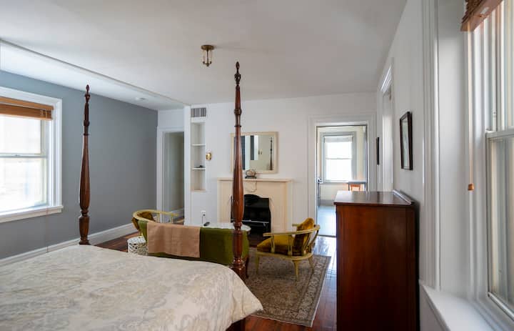 Walk-up Apartment Victorian - Baltimore, MD