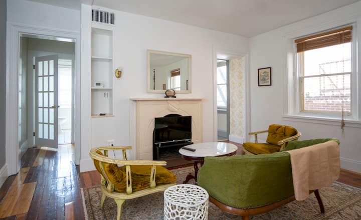 Walk-up Apartment Victorian - Baltimore, MD