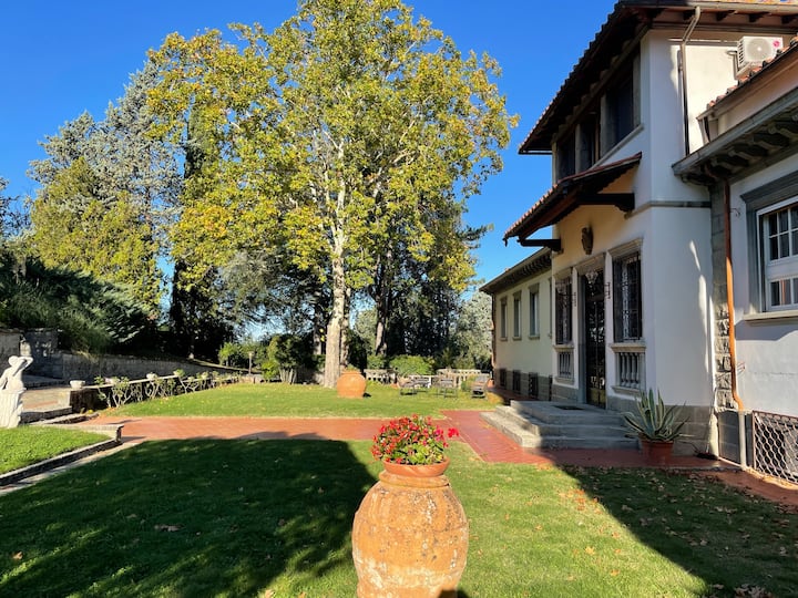 Luxury 3-bedroom Apartment In Villa - Arezzo