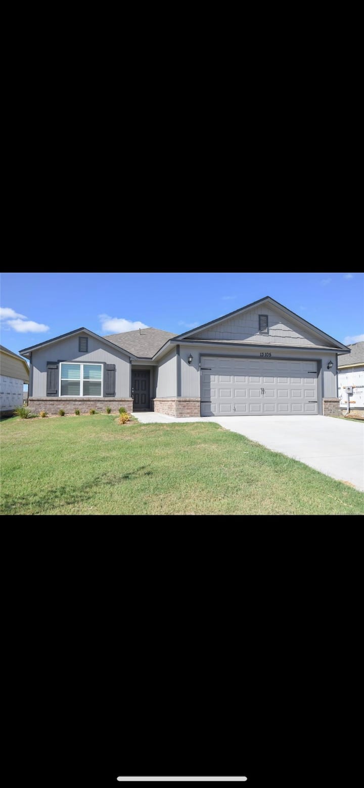 New! Spacious And Peaceful 4 Bedroom Home. - Owasso, OK
