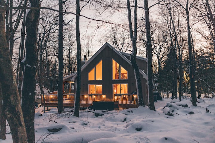 Lakeview Winter Retreat | Pet-friendly & Hottub - Lake Harmony, PA