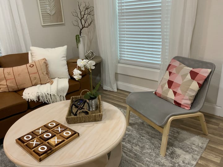 Cheerful 4-bedroom Home - Tampa