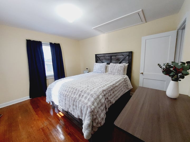 Cozy & Quiet Sleep, Big Yard, Great Neighborhood! - Greensboro, NC