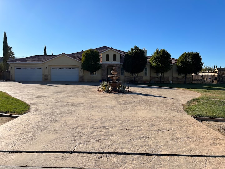 Private Suite In Quartz Hill Area - Lancaster, CA