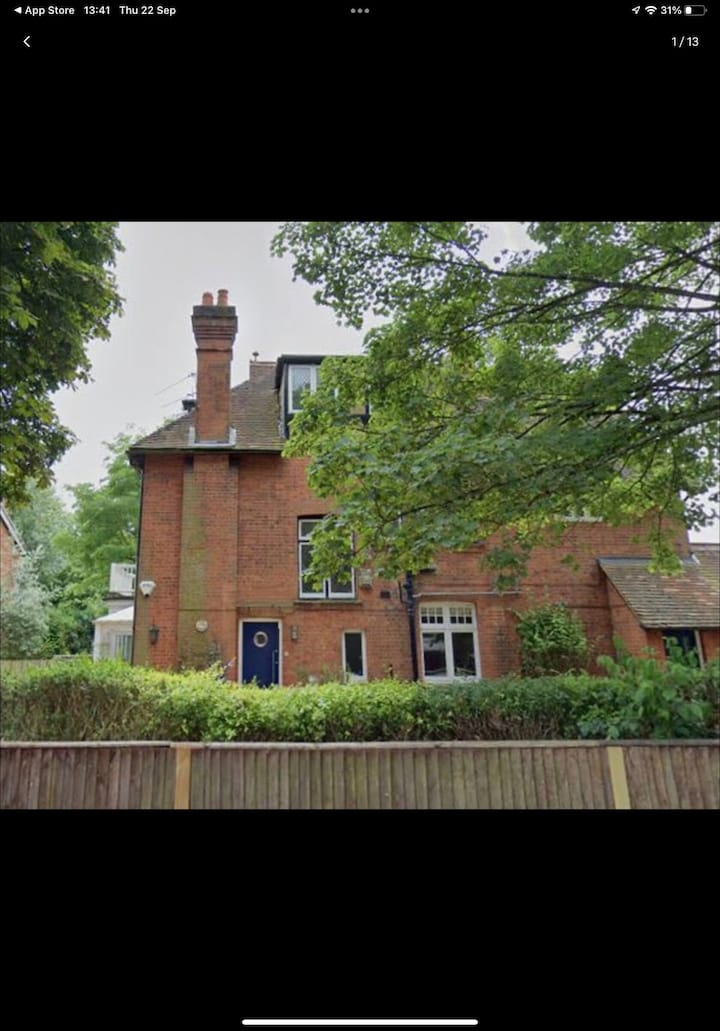Lovely 4 Bedroom Serviced Apartment With Parking - Maidenhead
