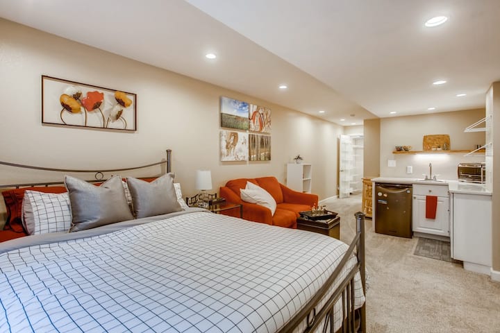 Cozy, One Bedroom & One Bath Studio - Denver